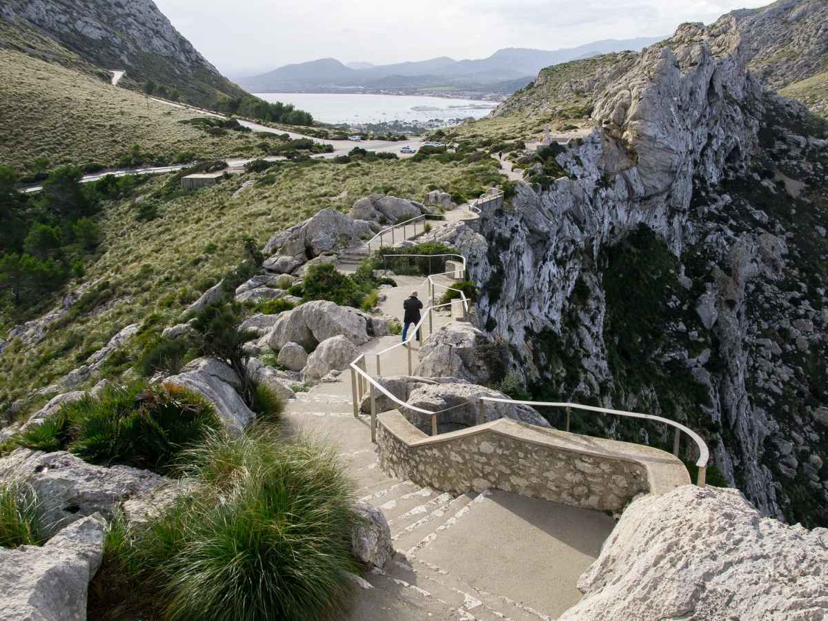 CHAPTER 4: rENOUNCE YOURSELF IN ORDER TO FOLLOW CHRIST – The Center for ...